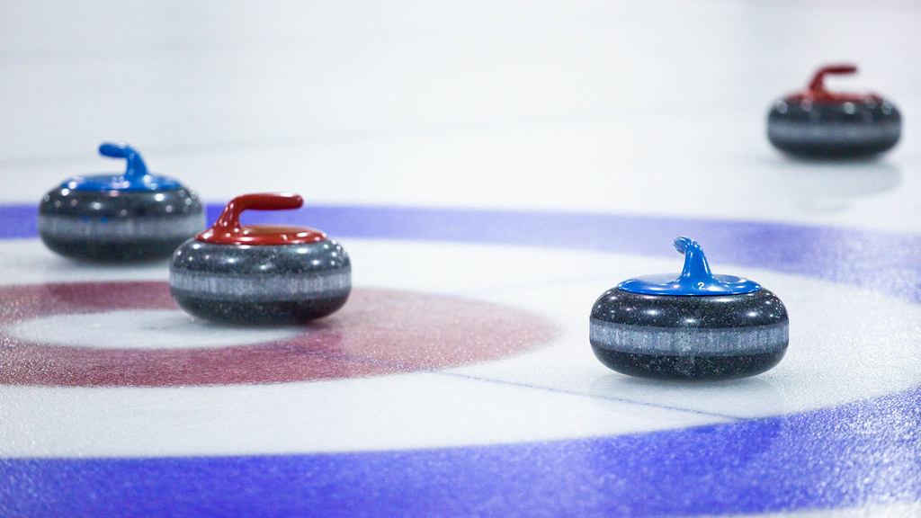 NEW! Curling sweeps into Trafalgar Square 🥌 - Winter Run